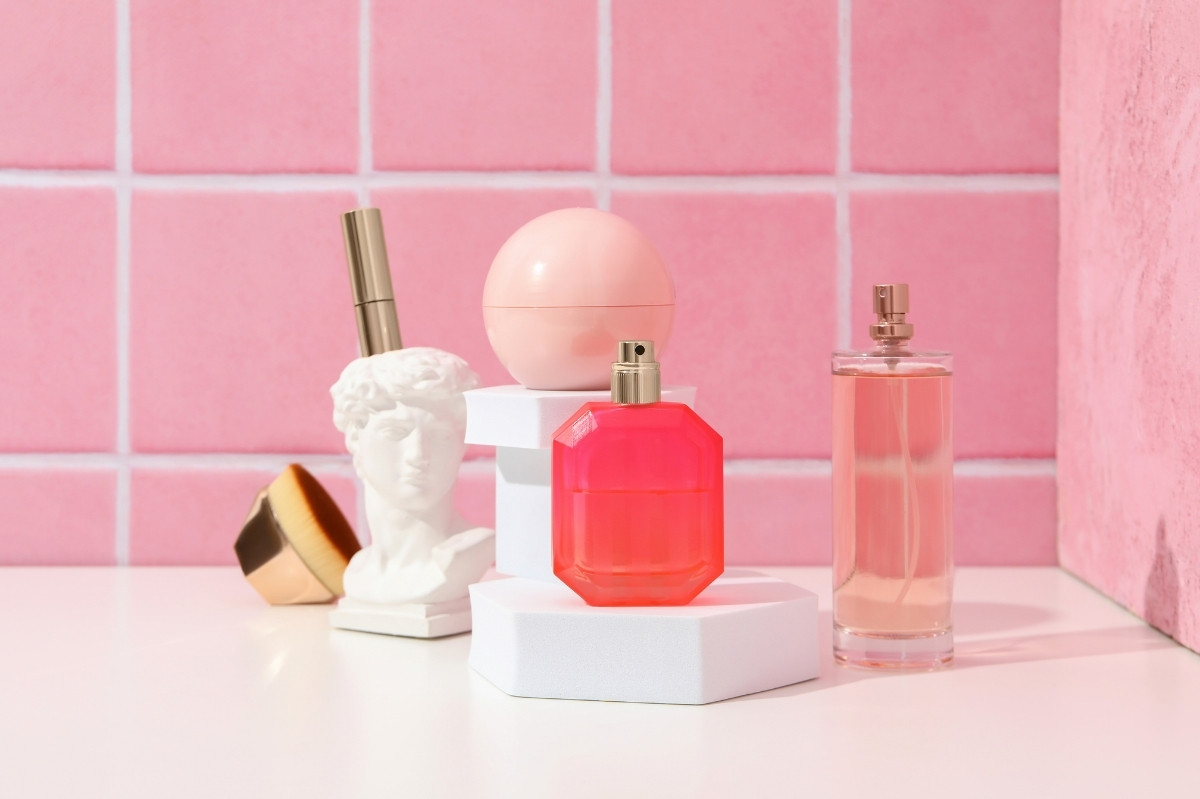 How to Use Body Spray And Perfume Oil Together?